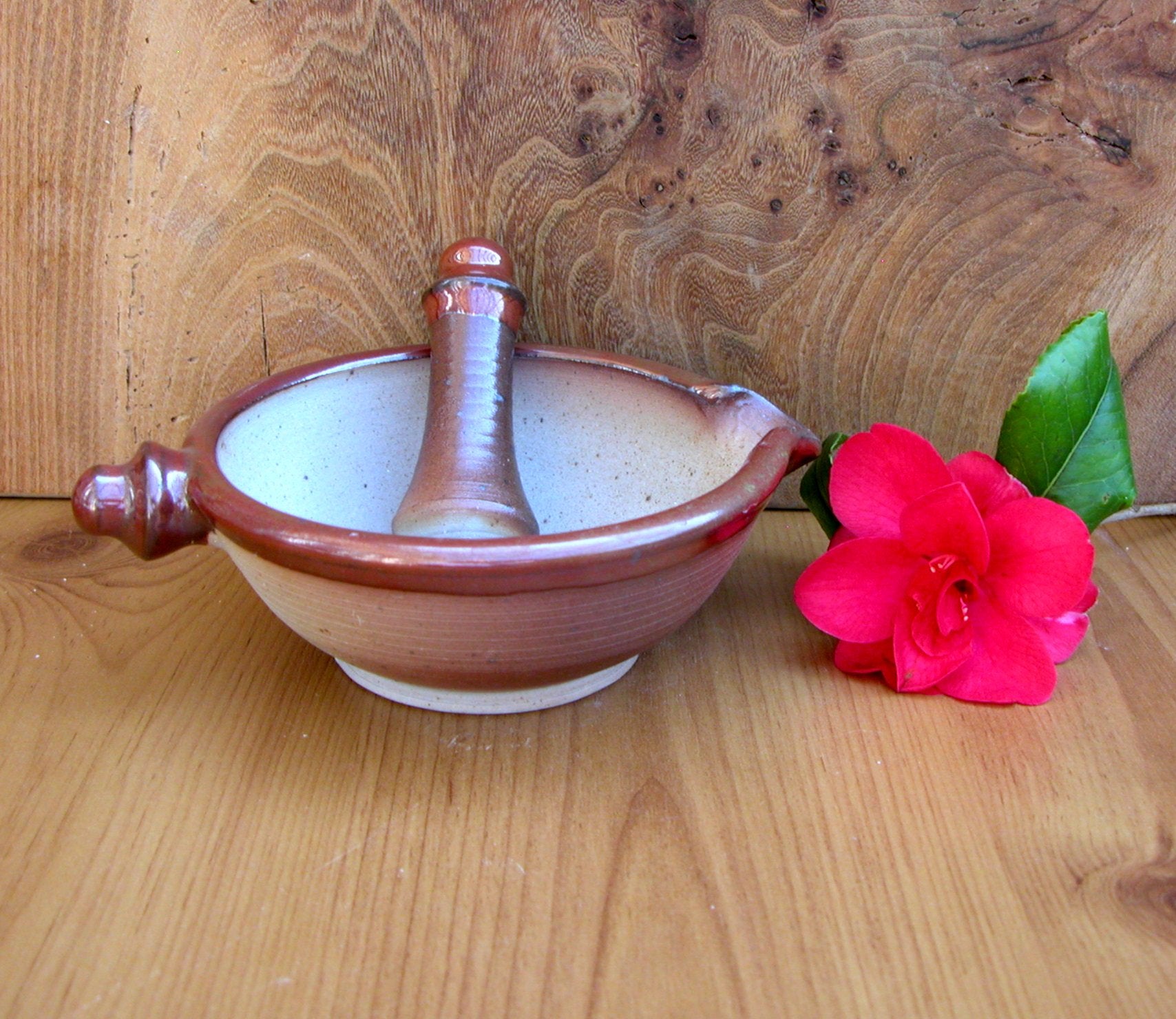 Pestle & mortar.